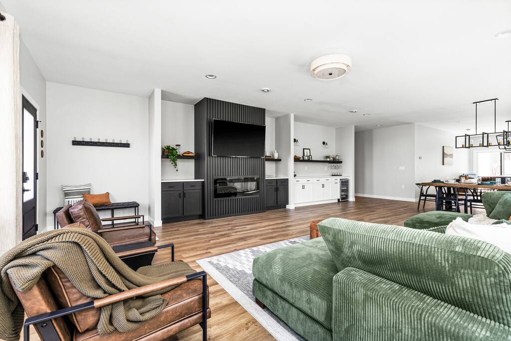 Hayden Haven in Duluth, MN – Pink Wall Designs